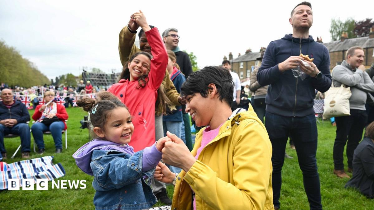 Celebrating the Coronation Big Lunch in the south of England - BBC News
