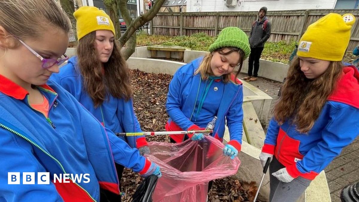 Children In Need: Ely Guides proudly pick up litter - BBC News