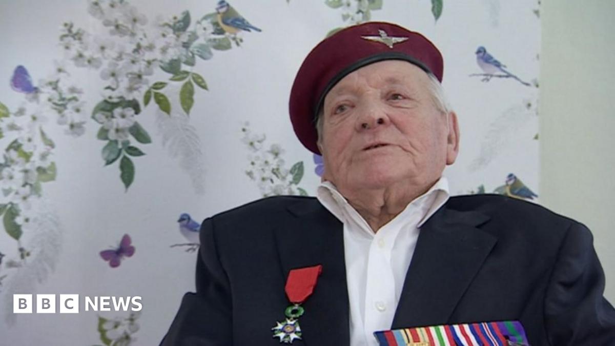 Leicestershire D-Day veteran, 98, awarded Legion d'Honneur - BBC News