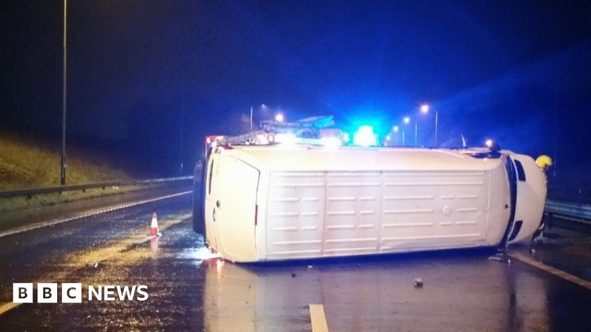 Van with bald tyres overturns on M6 near Leyland - BBC News