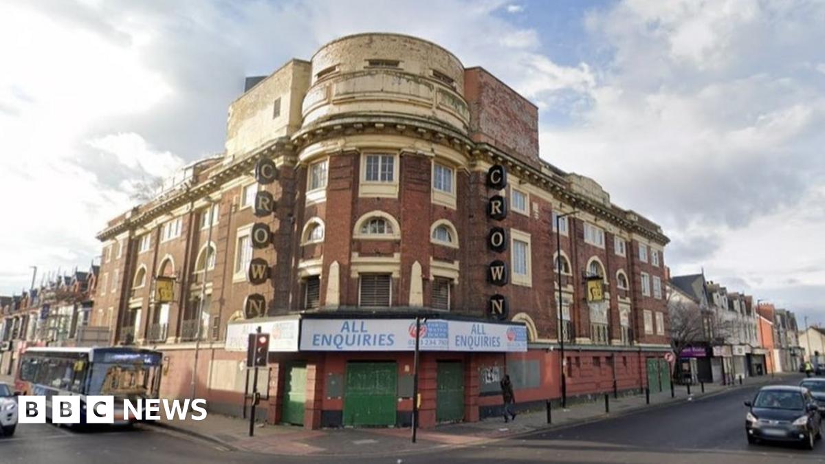 Council votes to buy The Crown pub in Middlesbrough - BBC News