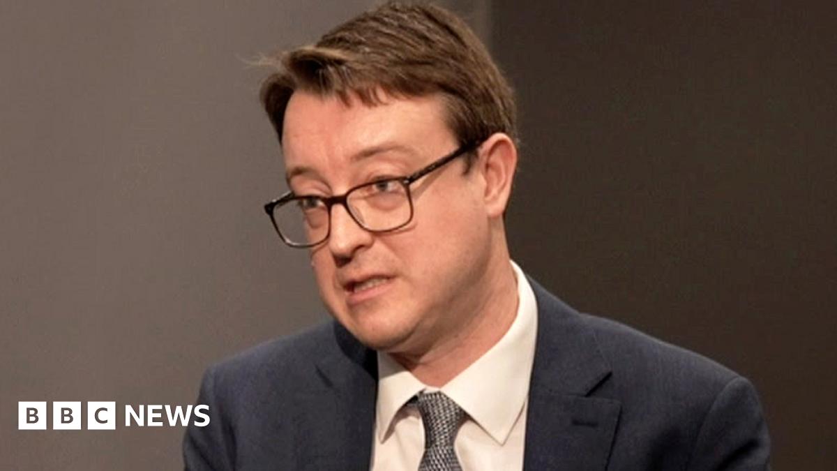 I'm acting alone, says Simon Clarke after calling for PM to go - BBC News