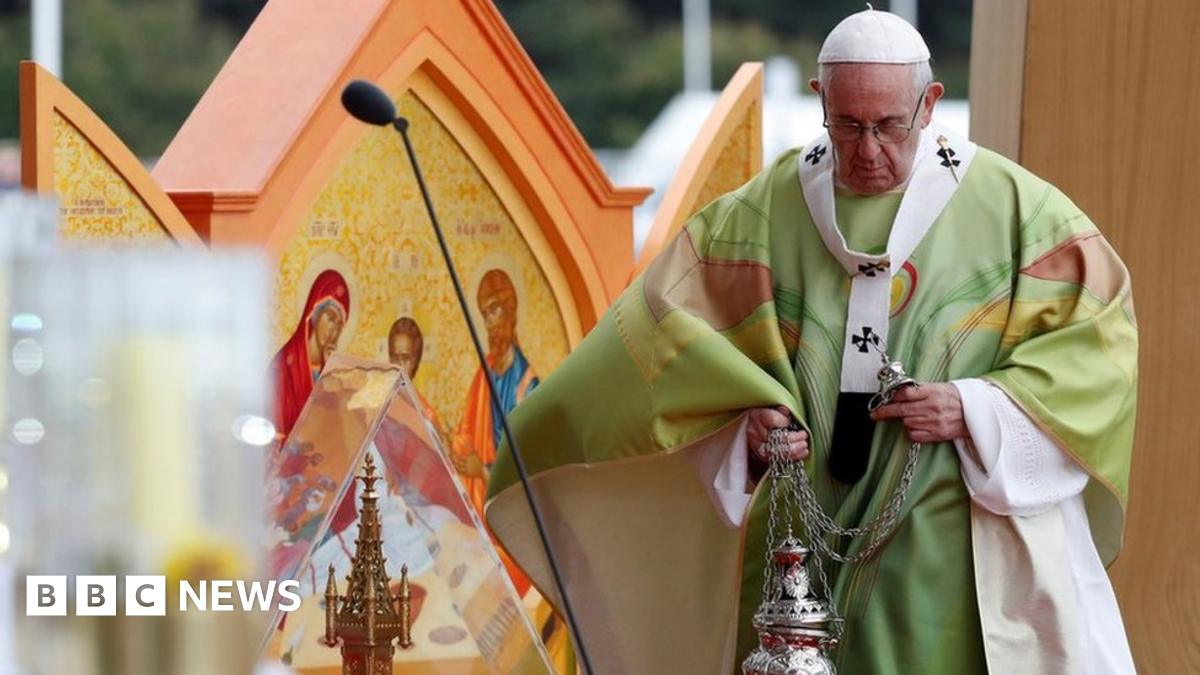 Papal visit: Pope ends historic visit to Ireland - BBC News