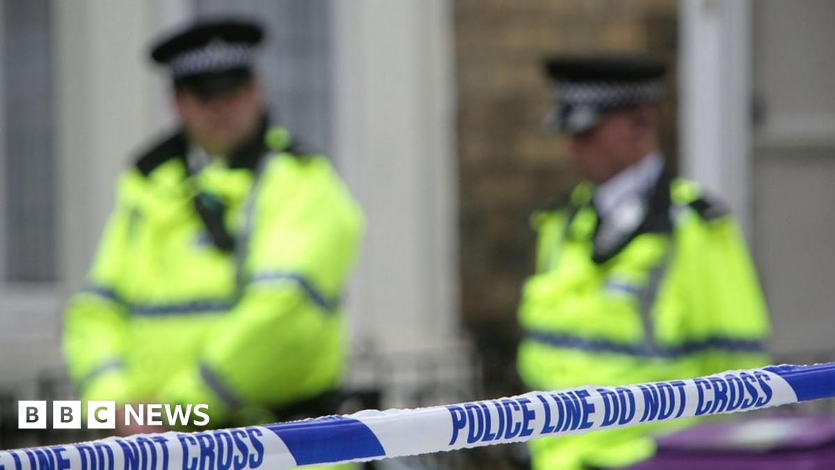 'Iranian smuggling ring': Nine people arrested - BBC News