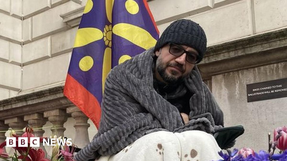 UK-Iranian hunger striker Vahid Beheshti vows to keep up action against IRGC - BBC News