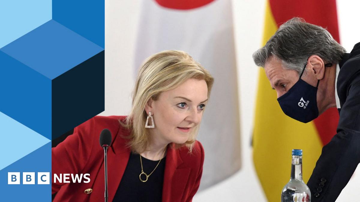 Liz Truss: Applause and irony as world reacts to new UK PM - BBC News