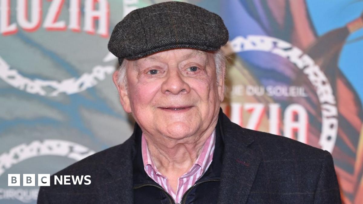 TV star David Jason discovers daughter, 52, by Port Talbot ex - BBC News
