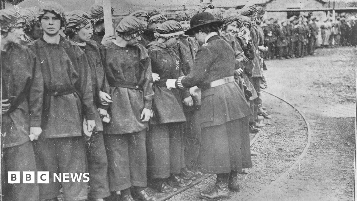 Welsh Women of World War One programme shows changing roles - BBC News
