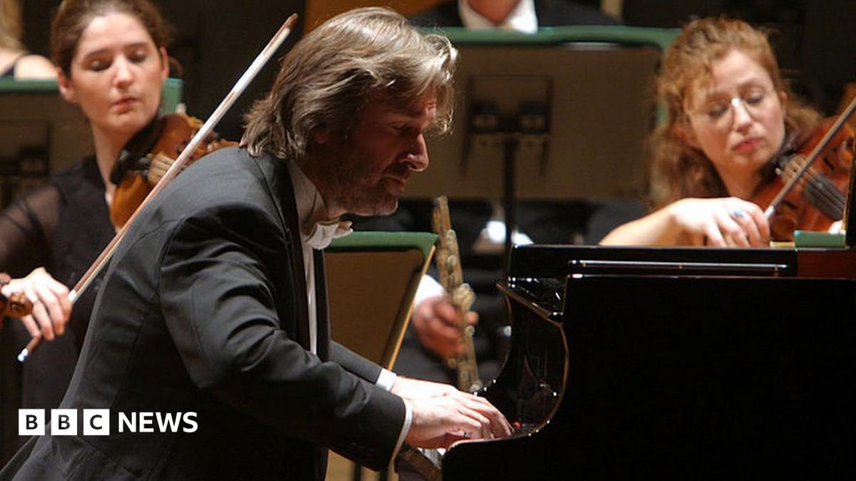 The Belfast pianist who played for Gorbachev in Moscow - BBC News
