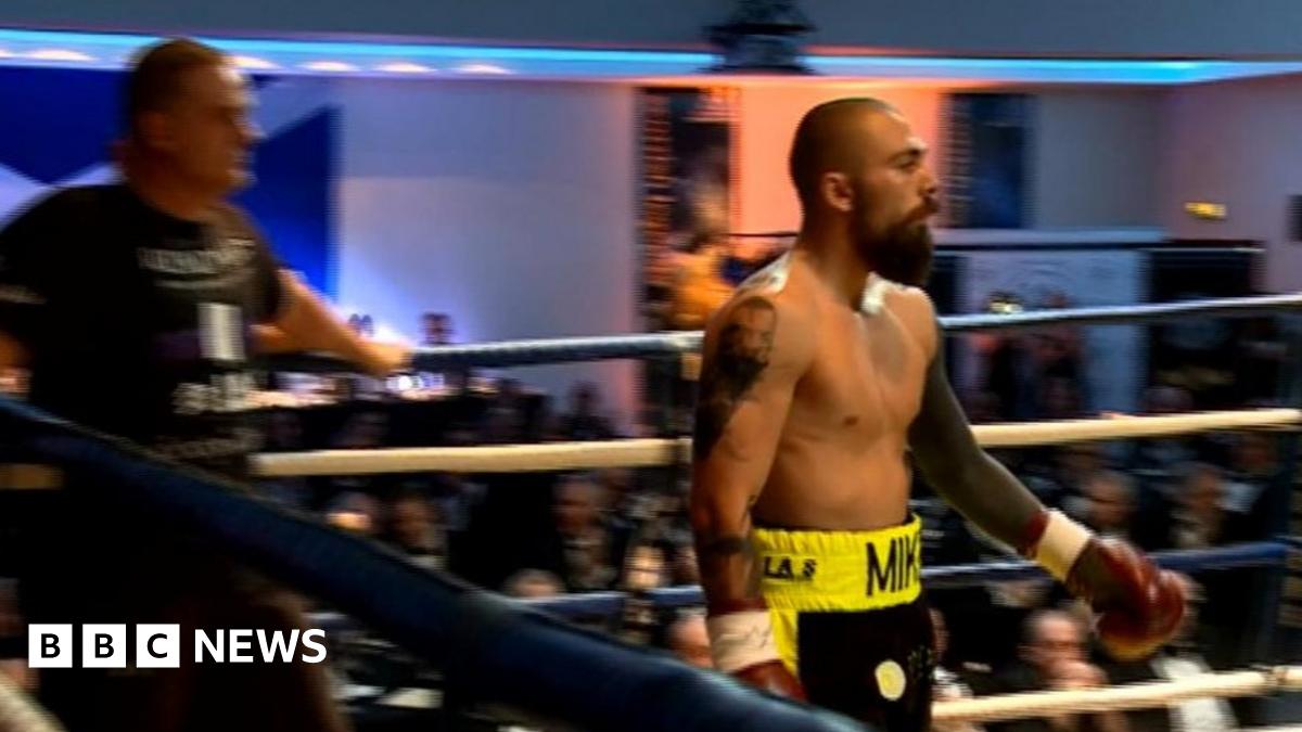 Boxer Towell dies after Glasgow bout - BBC News