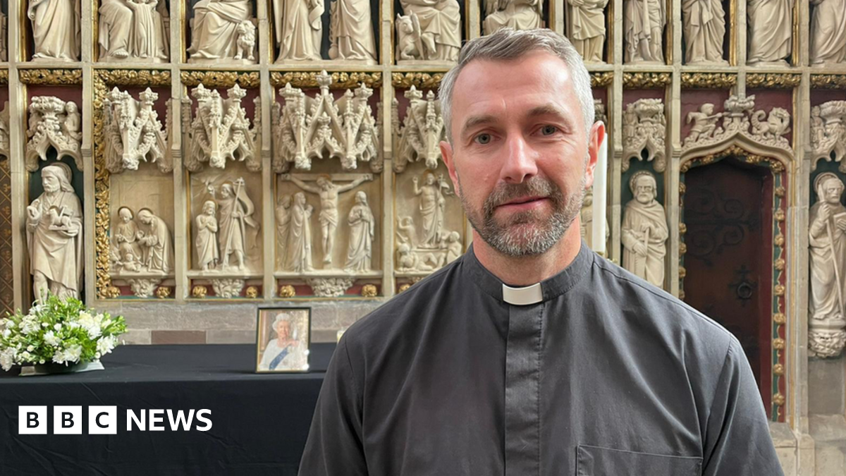 Ex-serviceman turned reverend speaks about admiration for Queen - BBC News