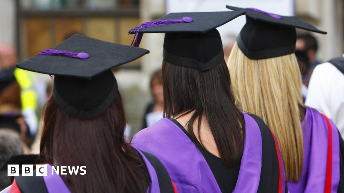 Top degrees fall for the first time in a decade - BBC News