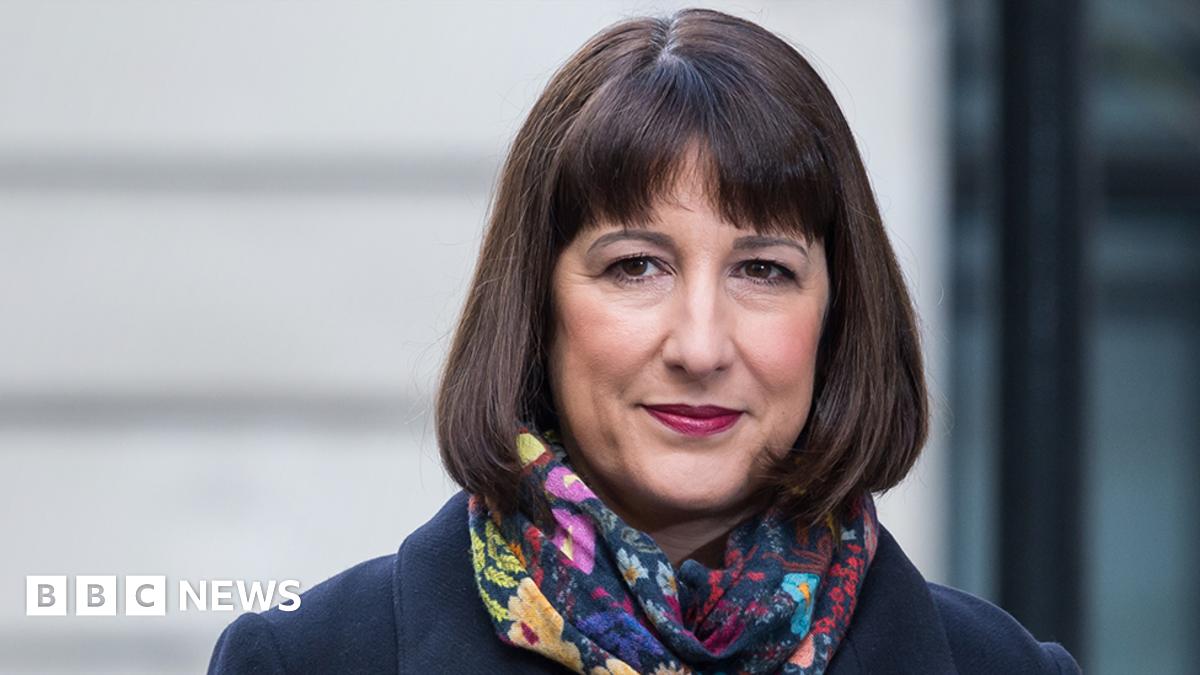 Rachel Reeves waters down Labour £28bn green projects pledge - BBC News