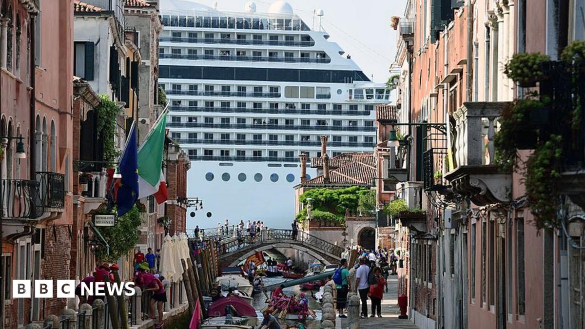 Stopping Venice choking on its own pollution - BBC News