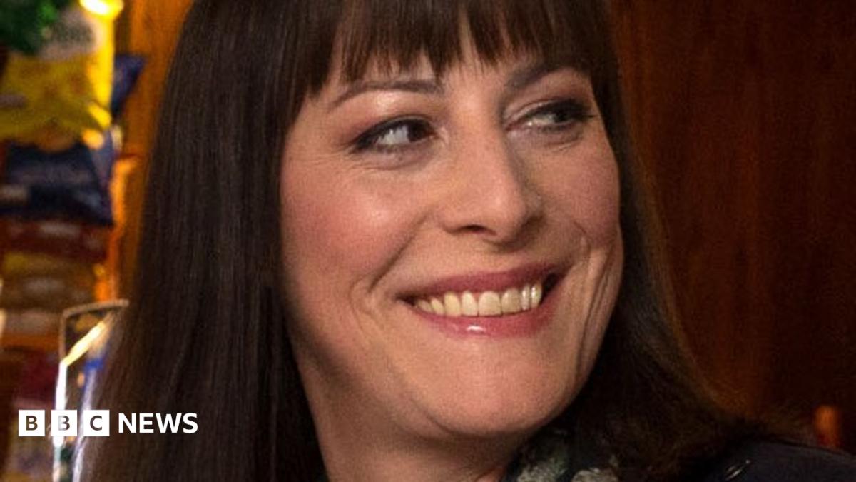 Transgender sitcom Boy Meets Girl ushers in new era for TV - BBC News