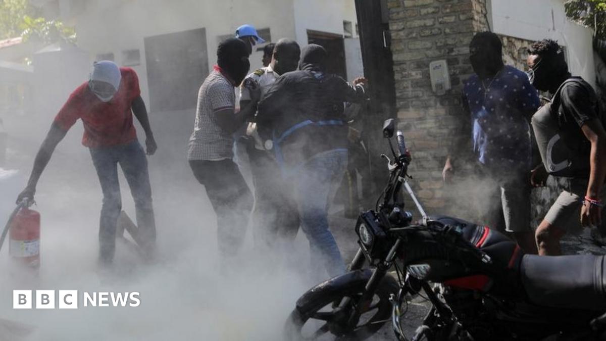 Haiti police riot after crime gangs kill 14 officers - BBC News