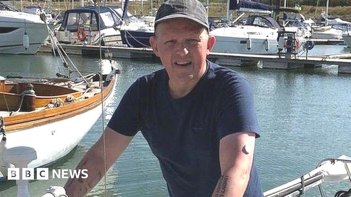 Michael Holt: Atlantic rower family's plea to bring him home - BBC News