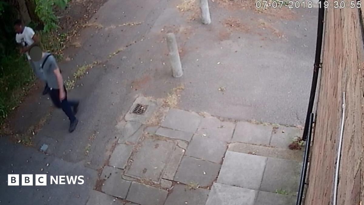 Pitsea murder: Police release last image of stab victim - BBC News