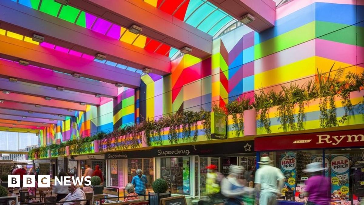 'Endless ribbon' decorates Coventry for City of Culture year - BBC News