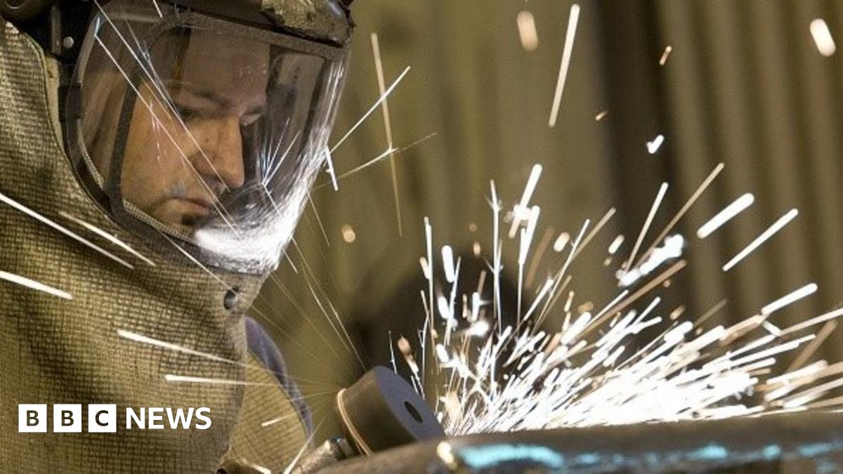 Unions demand UK steel industry help as crisis summit starts - BBC News