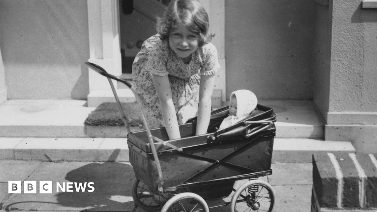 Queen Elizabeth II: Her life before she took the crown - BBC News