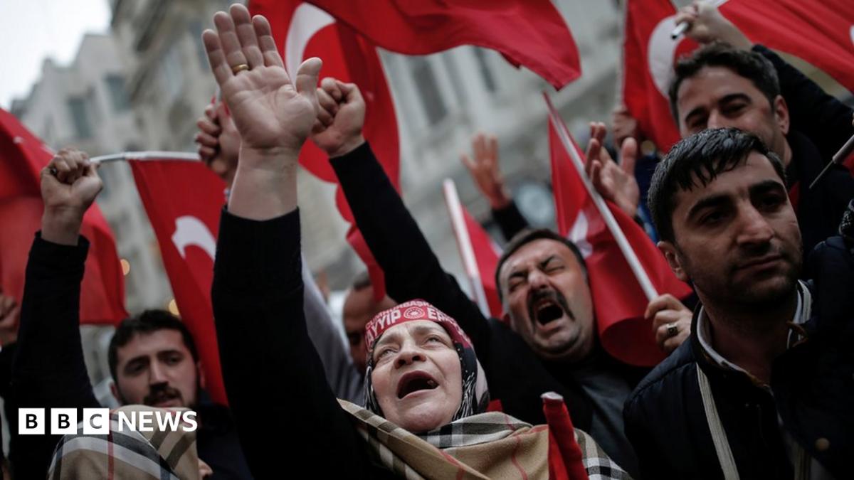 Turkey-Netherlands row: Dutch warn citizens after Erdogan threat - BBC News