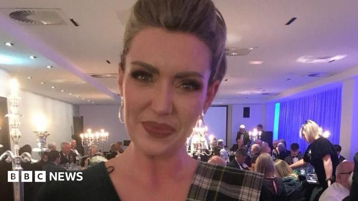 'I was told I was too glamorous to do a good Burns speech' - BBC News