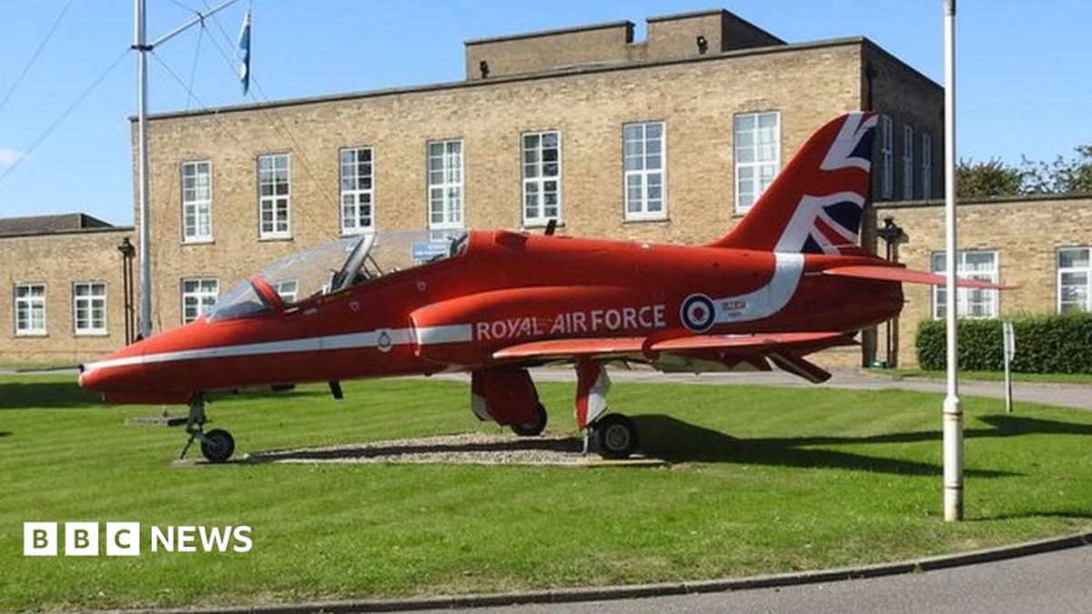RAF Scampton: Red Arrows jet sells for £90,000 - BBC News