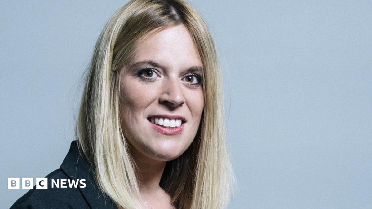 Coronavirus: Ex-Crewe MP Laura Smith fights credit impact - BBC News
