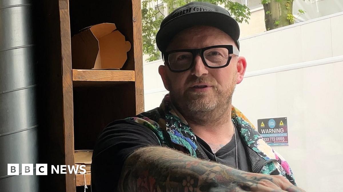 Building works force Leeds city centre café' to shut temporarily - BBC News