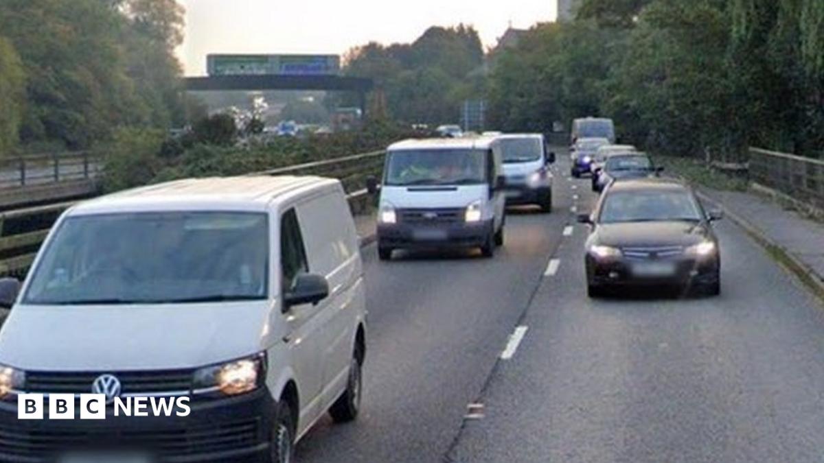 Roadworks to widen A31 at Ringwood to last 11 months - BBC News