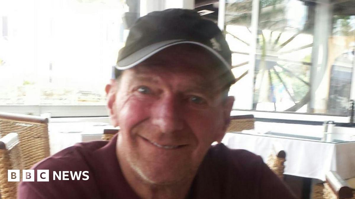 Tribute to 'cherished' crash victim Kenneth Parratt - BBC News