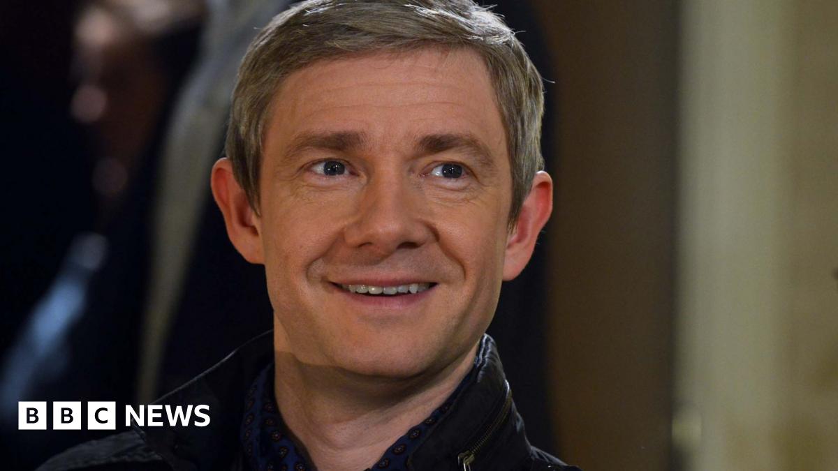 Martin Freeman wins animation award for The Stick Man - BBC News