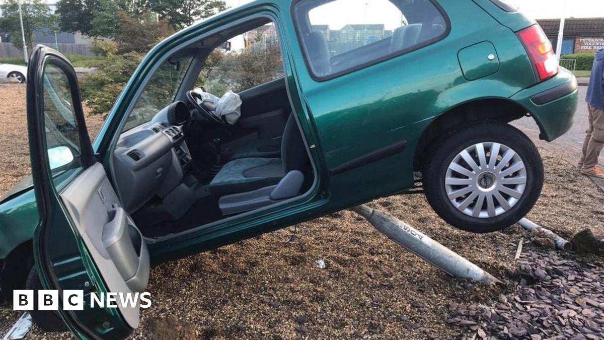Impaled Peterborough car prompts novel police response - BBC News