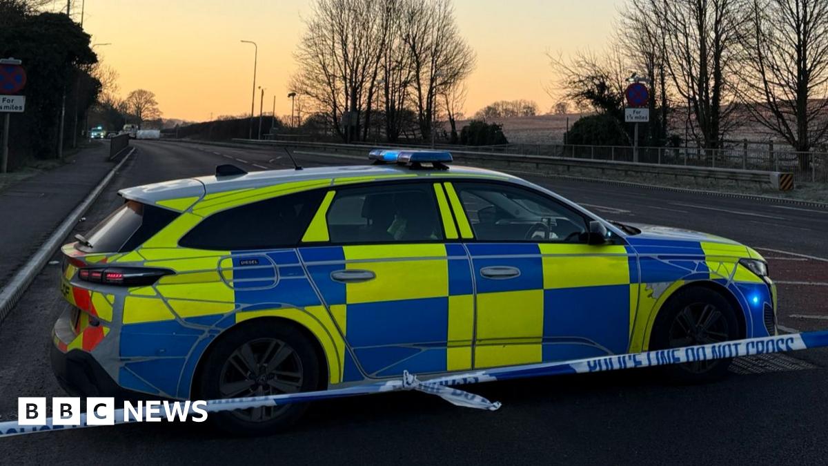 Man arrested after motorcyclist killed in Dunstable crash - BBC News