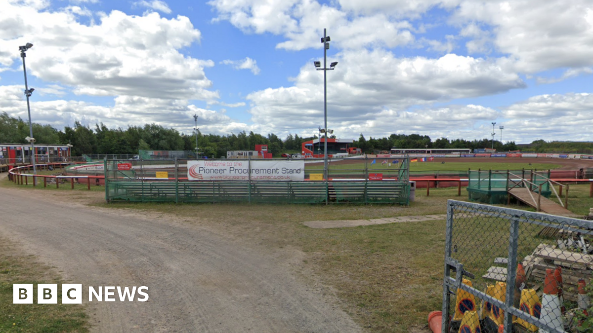 Redcar speedway crash spectators taken to hospital - BBC News