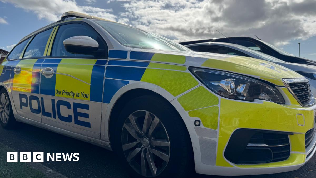 Man suffers life‑threatening injuries in A14 crash in Northants - BBC News