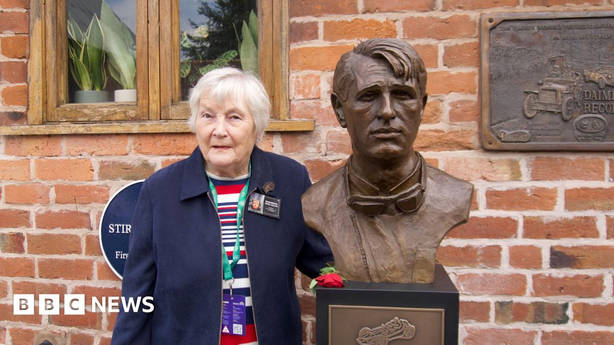 Peter Collins motor racing memorial unveiled in Worcestershire - BBC News
