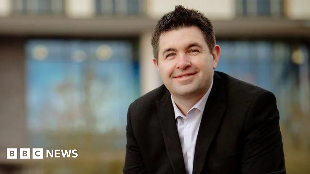 New Telford MP calls for hospital reorganisation to be halted - BBC News