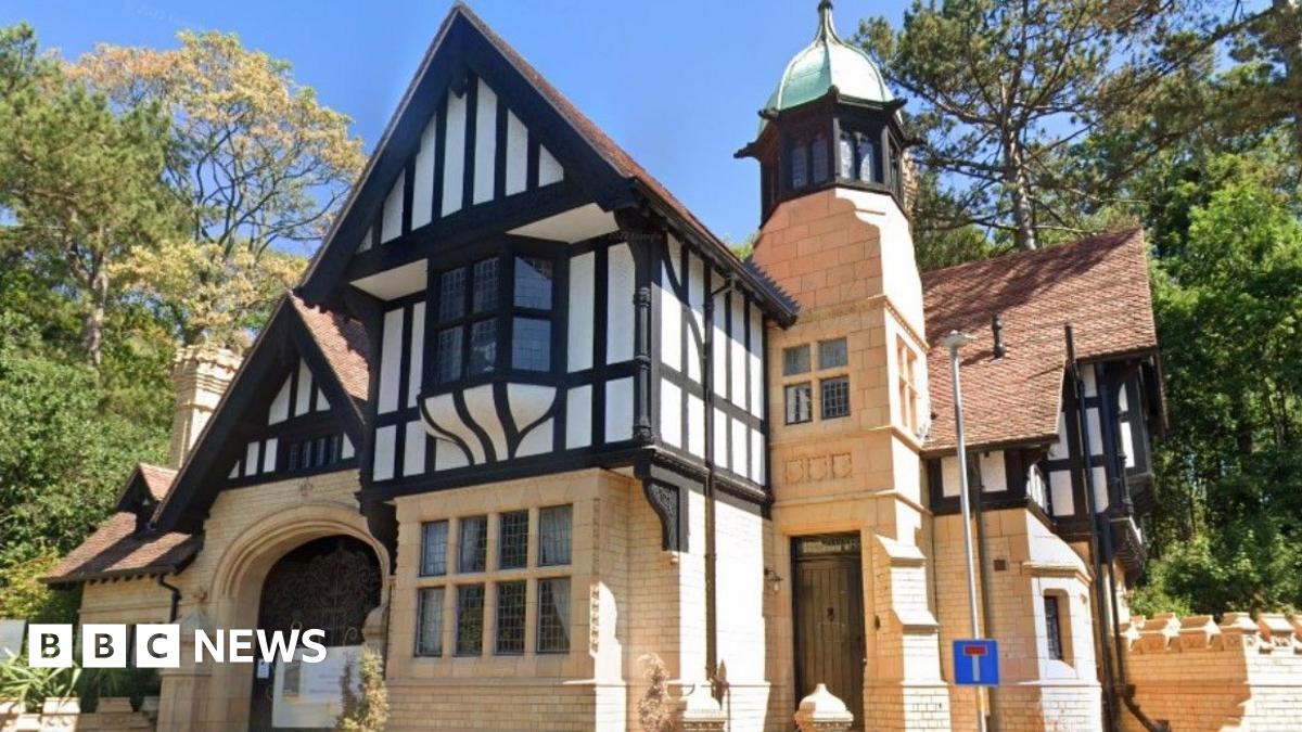 New lease of life planned for historic Worester gatehouse - BBC News