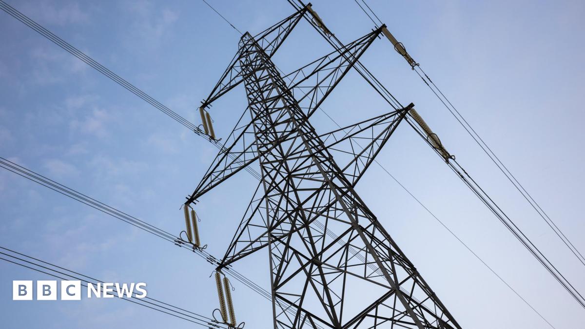 Calne and Swindon power cuts leave thousands without electricity - BBC News