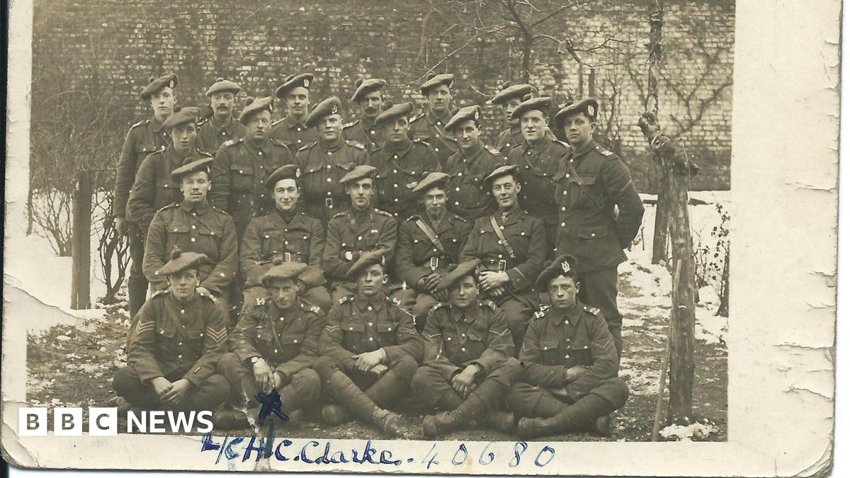 WW1 Tyneside Scottish soldiers in French cemetery identified - BBC News