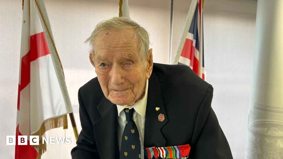 Bill Redston: Wolverhampton celebrates 100-year-old D-Day veteran - BBC ...