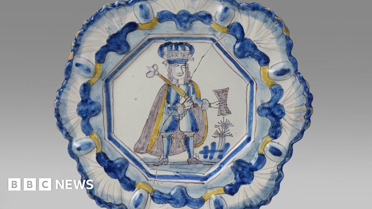 Devon family's historic plates fetch more than £20k at auction - BBC News