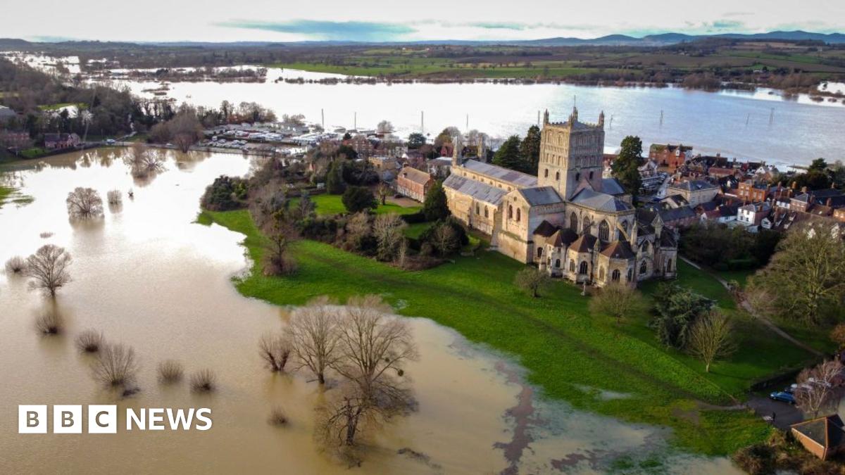Flooding defences: Govt pledges to spend £2.6bn in next two years - BBC ...