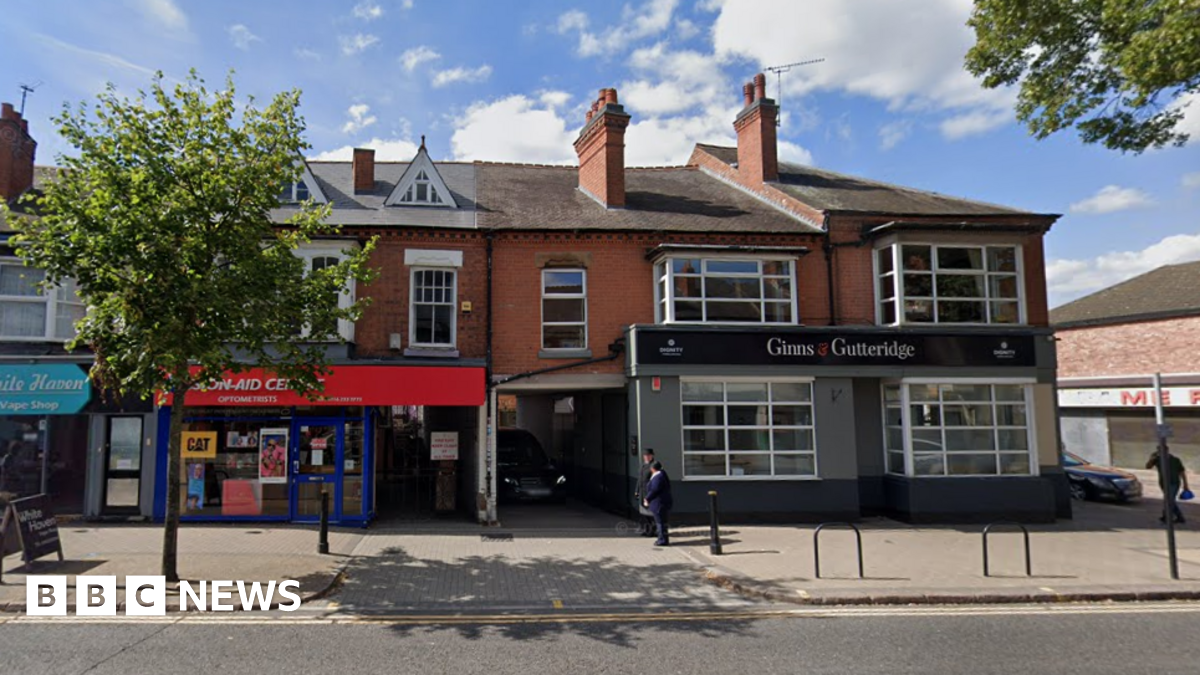 Leicester: Plans for adult gaming centre on busy street - BBC News