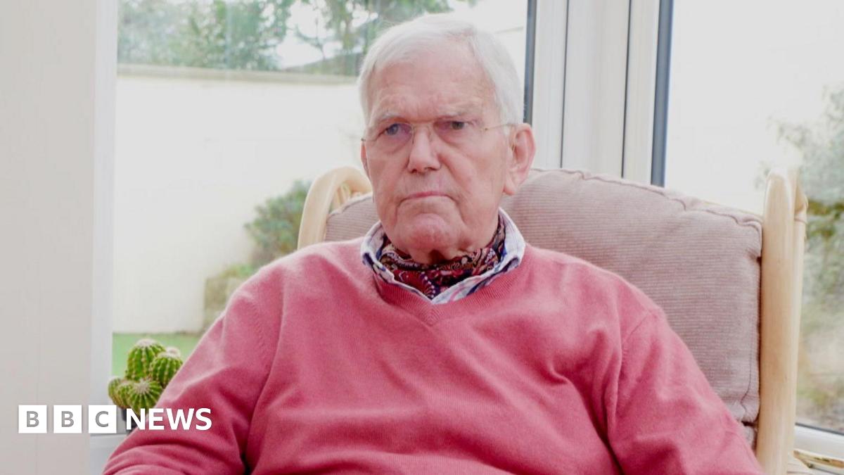 Tributes paid to well known Jersey brigadier - BBC News