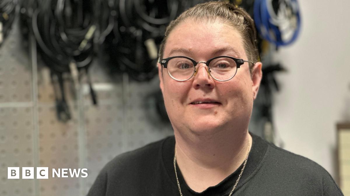 Manx photographs inspired by 'small moments of beauty' - BBC News