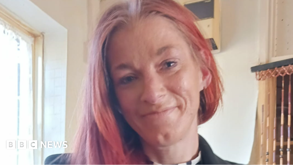 Family make emotional plea for missing Coventry woman - BBC News