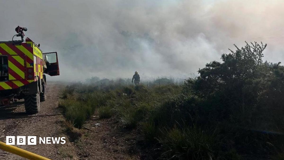 Flare-ups continue as Newton Heath wildfire destroys 25 hectares - BBC News